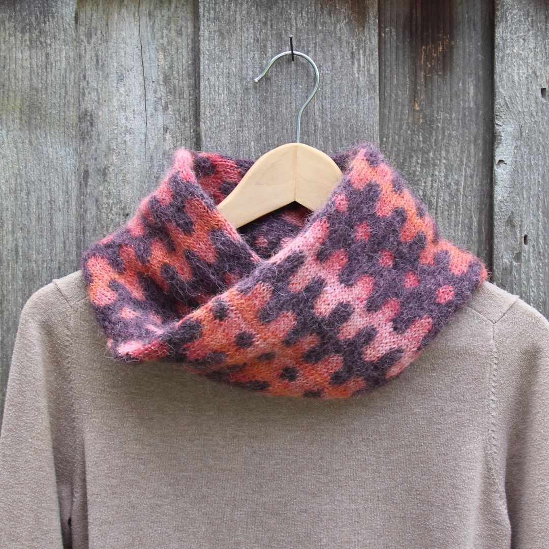 Ooey Gooey Cowl Kit knit in Transitions and Cirro – Purlescence